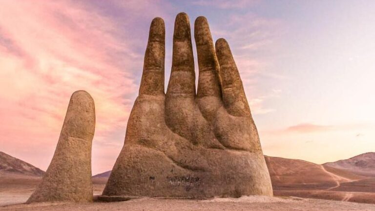 21 Weird Statues That Make You Want To Stare For Hours | Stay Weird