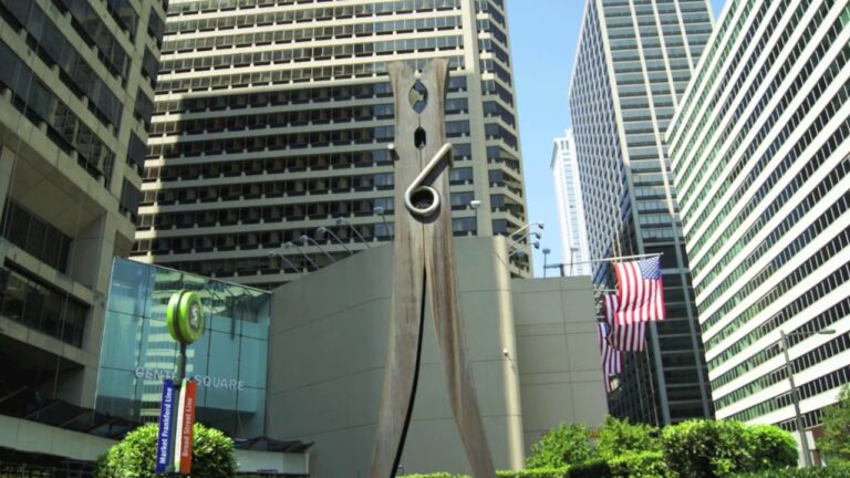 21 Weird Statues That Make You Want To Stare For Hours | Stay Weird