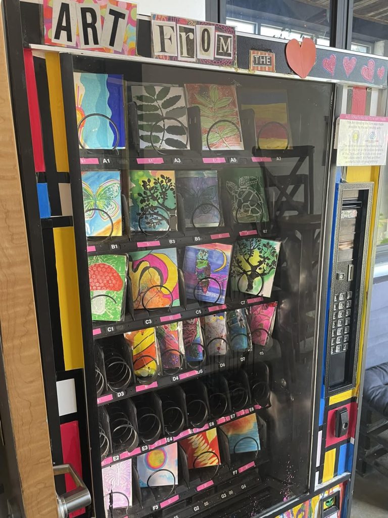 The Weirdest Vending Machines Ever Made, From Gold Bars To Pizza | Stay ...